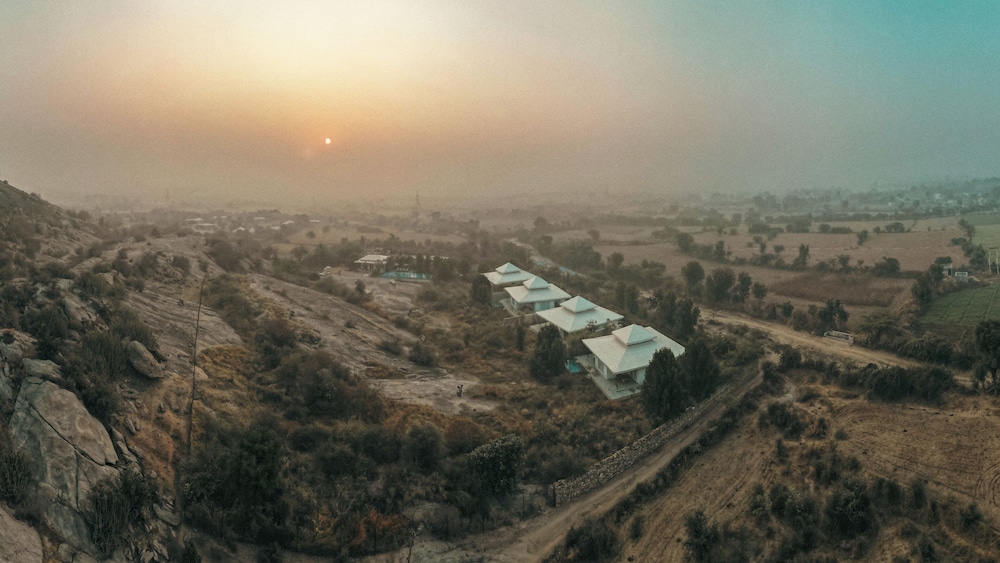Brij Pola, Jawai - Luxury Jungle Camp With Private Pools - Rajasthan