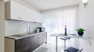 Estúdio (Apartment Lea - Studio Apartment) | Cozinha privada | Um frigorífico