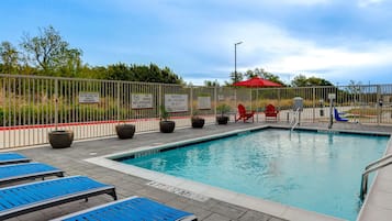 Piscina externa sazonal