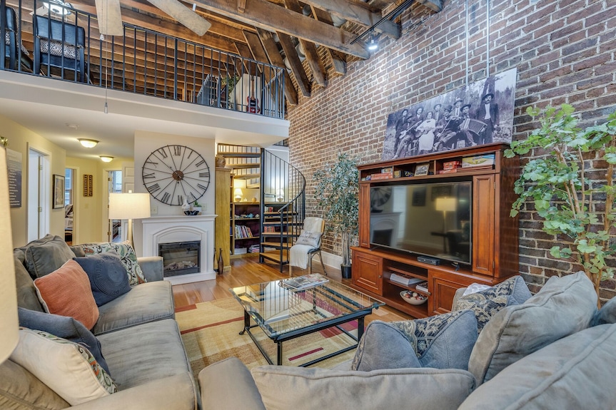 Mountain Musicloft Downtown,music/racing - 브리스톨