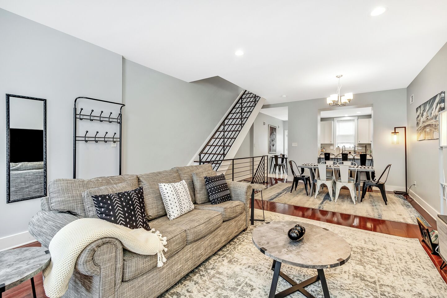 Outstanding Home! Relaxing Rooftop+patio W/grill - Philadelphia, PA