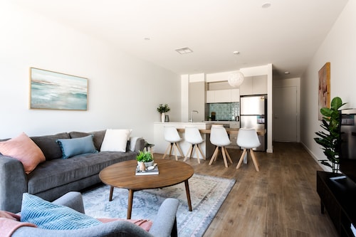 Spacious 2 Bed Townhouse In Port Adelaide - Adelaide