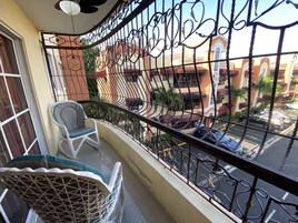 Apartamento, 3 quartos, varanda, vista para o jardim | Vista do alojamento