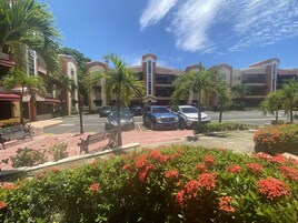 Apartamento, 3 quartos, varanda, vista para o jardim | Terrenos do alojamento