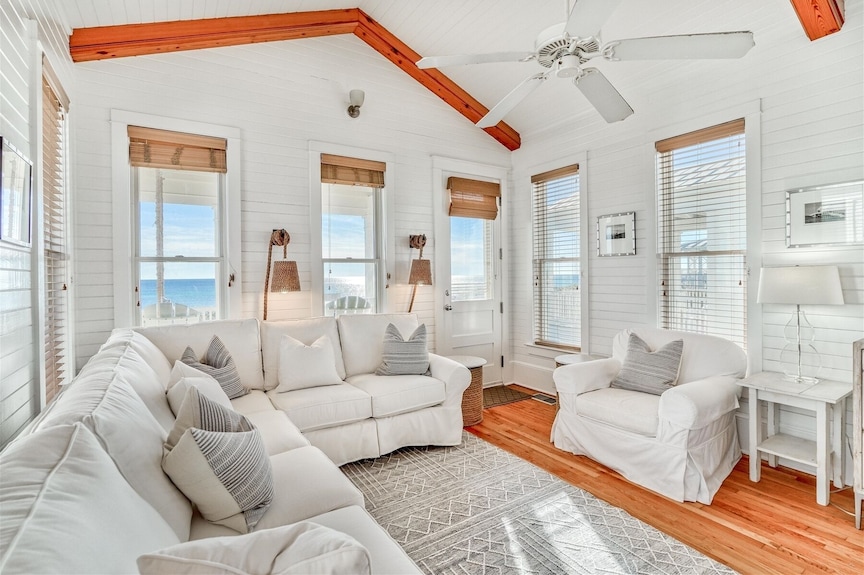 Seaside's Chic Gulf-front Retreat, Renovated With Elegant Design, Ocean Views, And Jacuzzi. - Seaside, FL