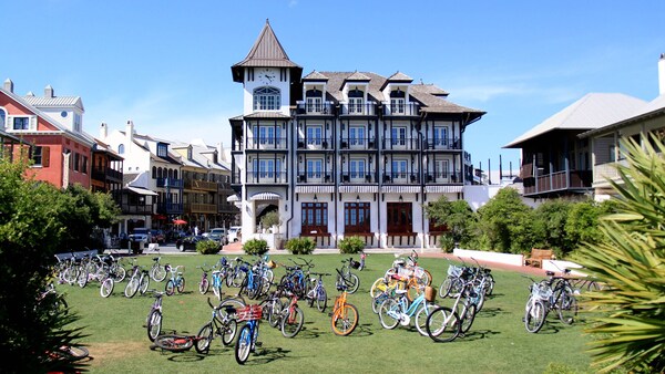 Your Coastal Christmas Awaits You At "Coastal Brakes" Book Your 2024 Holiday! - Rosemary Beach, FL