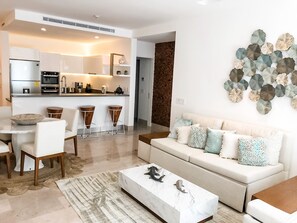 Apartamento, várias camas, vista para o jardim (OCC21- Oceana Amazing 3 bedrooms) | Sala de estar | Televisor 