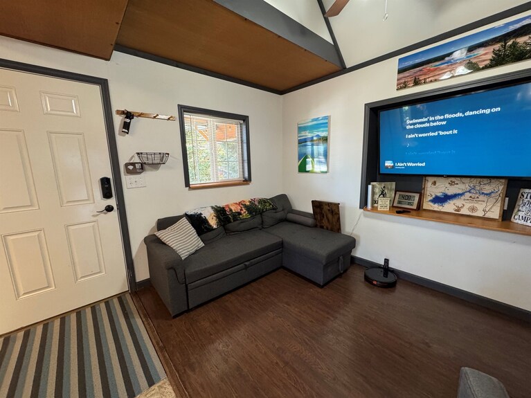 Dog Friendly Cabin Near Yellowstone + River Walk - アイダホ州