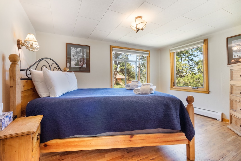 Long's Peak Retreat...escape...explore...revive - Estes Park