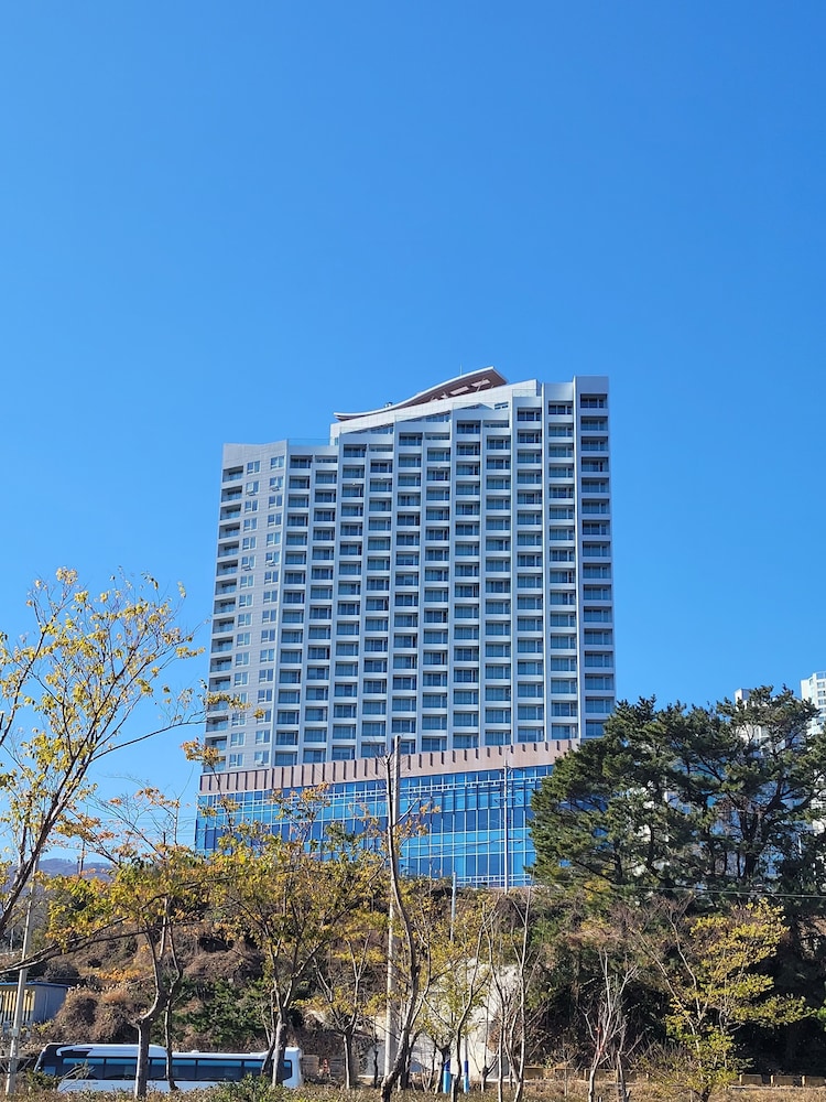 Ramada Suites Geoje - Tongyeong-si