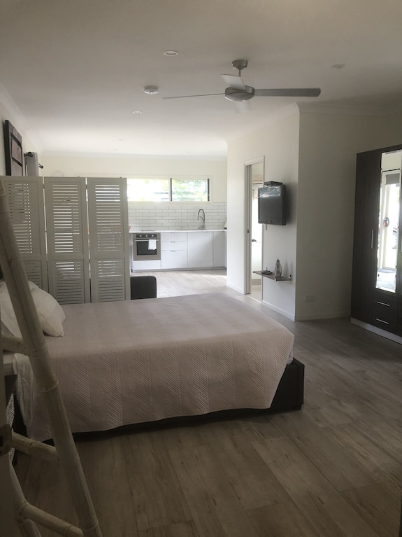 Coastal Runaway - Studio Apartment, Close To Beach - Queensland