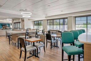 Café da manhã continental grátis todos os dias
