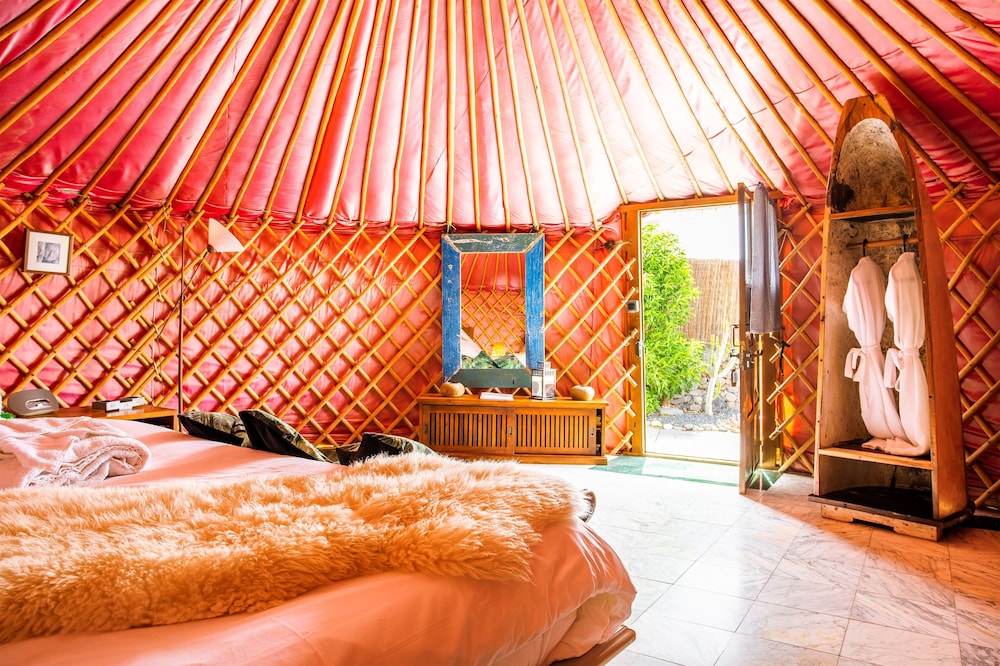Impresionante Eco Yurt, Jardín Privado, Piscina, 300m De Playa De Arena, Fuera De La Red. - La Graciosa
