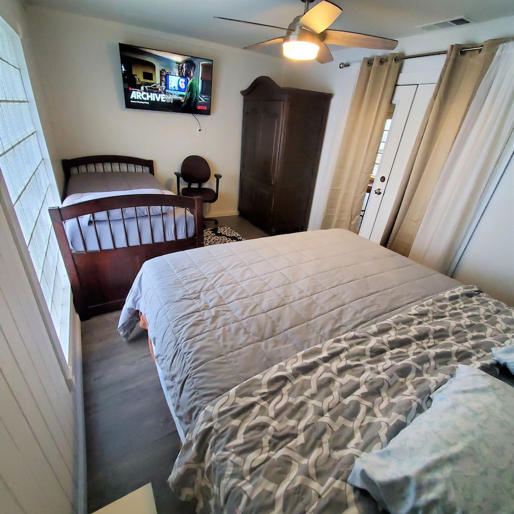 Casa Palmera-terramar Canal Front Home W/pool, Dog Friendly,kayaks/pdlebrd/canoe - Galveston