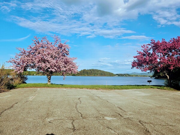 Island Pond Country Inn (Formerly The Lakefront Inn & Motel) - Vermont