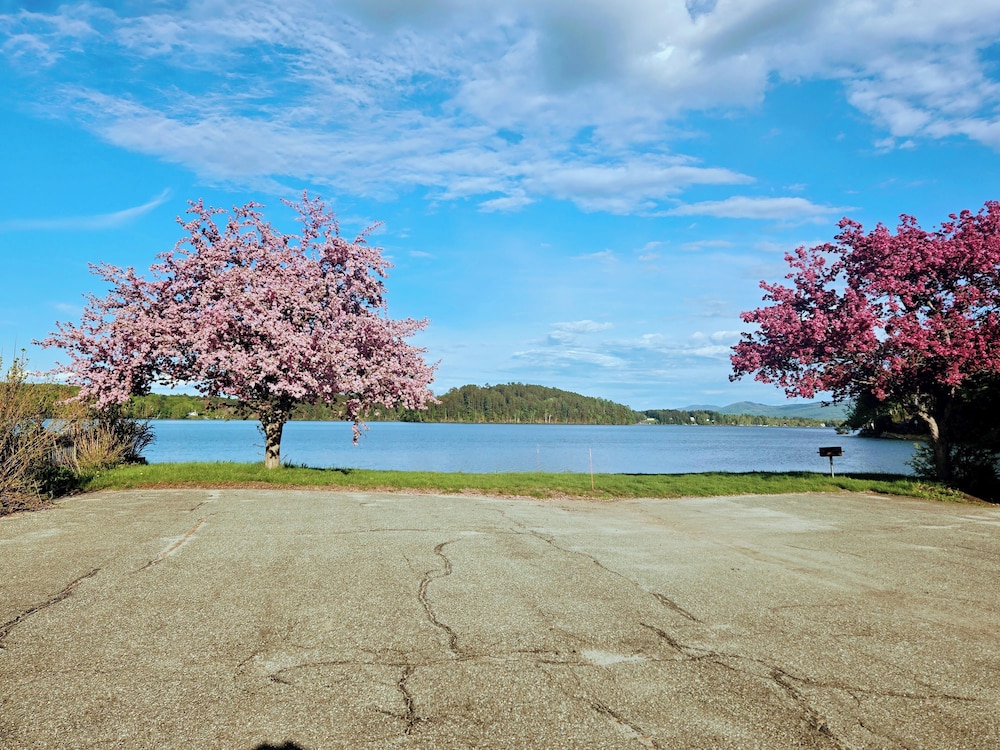 Island Pond Country Inn (Formerly The Lakefront Inn & Motel) - Vermont