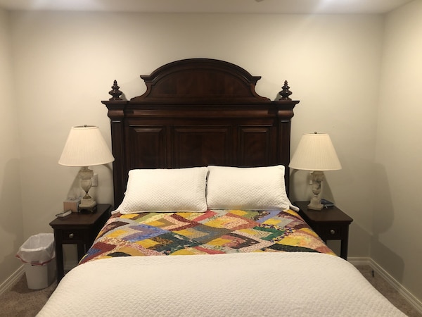 Private Skybox With Gameroom, 3 Bedrooms - Fayetteville, AR