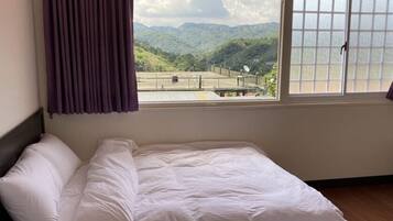 Quarto Familiar | Roupa de alta qualidade, secretária, roupa de cama fornecida