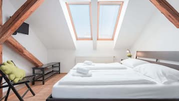 Quarto casal luxo | Roupas de cama antialérgicas, escrivaninha