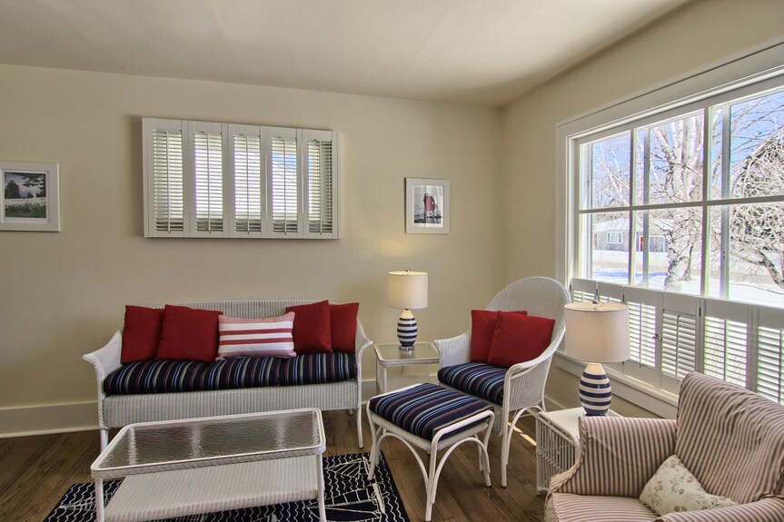 Short Walk To Downtown And Beaches. Winter Skiing A Short 30-minute Drive Away. - Charlevoix, MI