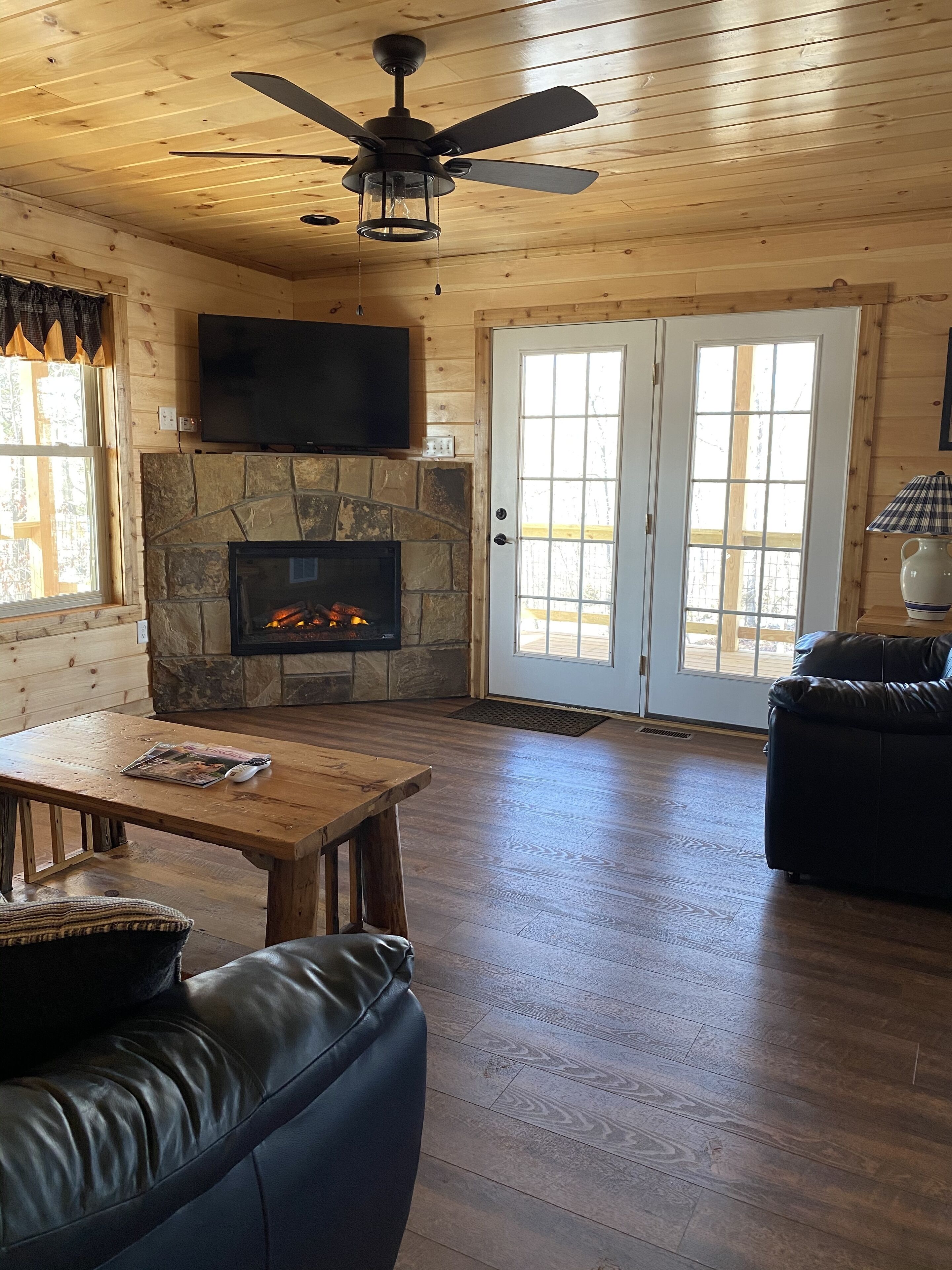 Relax In Our Secluded Hot Tub Overlooking The Pond With A Glass Of Wine In Luray - Stanley, VA