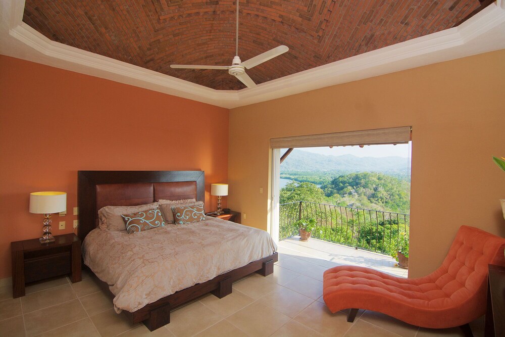 Casa Buena Suerte, Your Upscale Paradise Awaits!! - Manzanillo, México