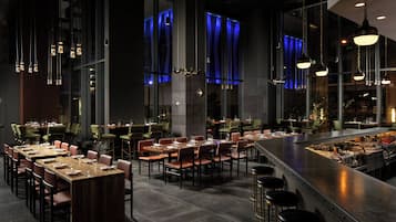 3 bares/lounges, bar ao lado da piscina