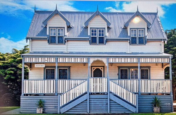 Sails - Elegant, Spacious Beach Villa - Port Fairy