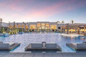 2 piscinas exteriores