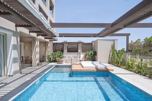 2 piscinas exteriores
