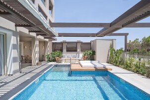 2 piscinas exteriores 