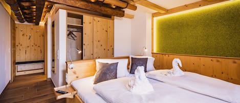 Quarto Duplo Panorâmico | Secretária, berço de viagem, Wi-fi grátis, roupa de cama fornecida