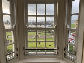 Apartamento, 2 quartos | Vista do quarto