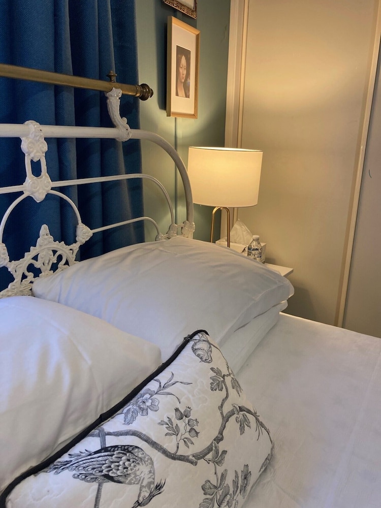 La Maison Rose - A French Style Garden Retreat In The Heart Of Wangaratta - Glenrowan