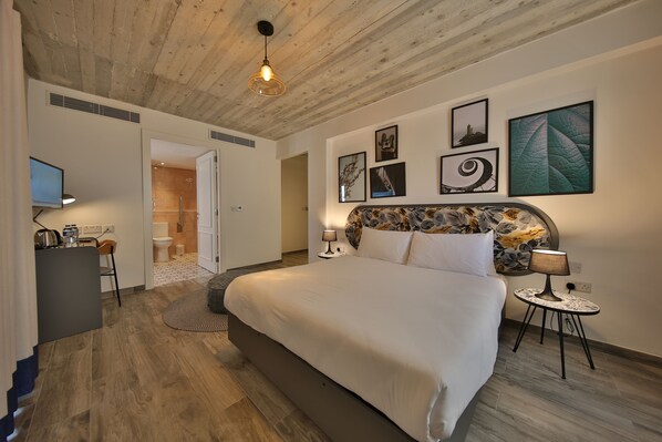 Cofre no quarto, secretária