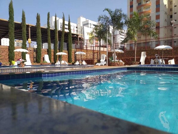 Piscina interior, piscina exterior