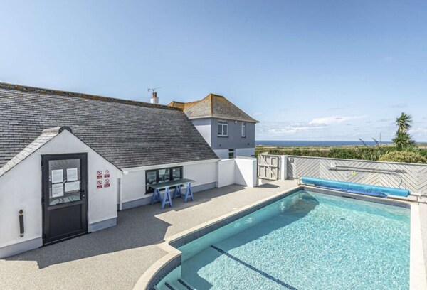 Lands-end House With Swimming Pool Hosting 12 Guests - Sennen Cove