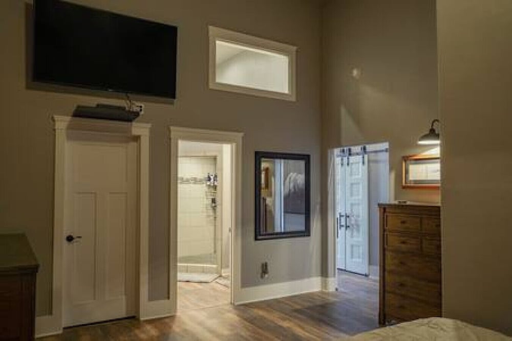 East Empire Theatre Loft, Downtown! Sleeps 4, Local Golfing 50% Off! - Oregon