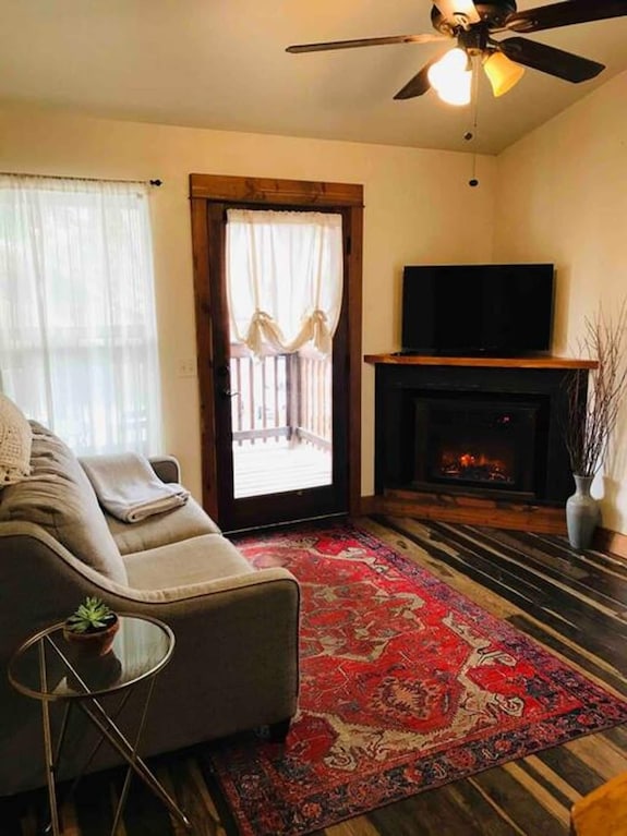 Rustic, Modern, And Cozy Condo Located In Central Missoula On The Milwaukee Path Bike Trail. - Montana