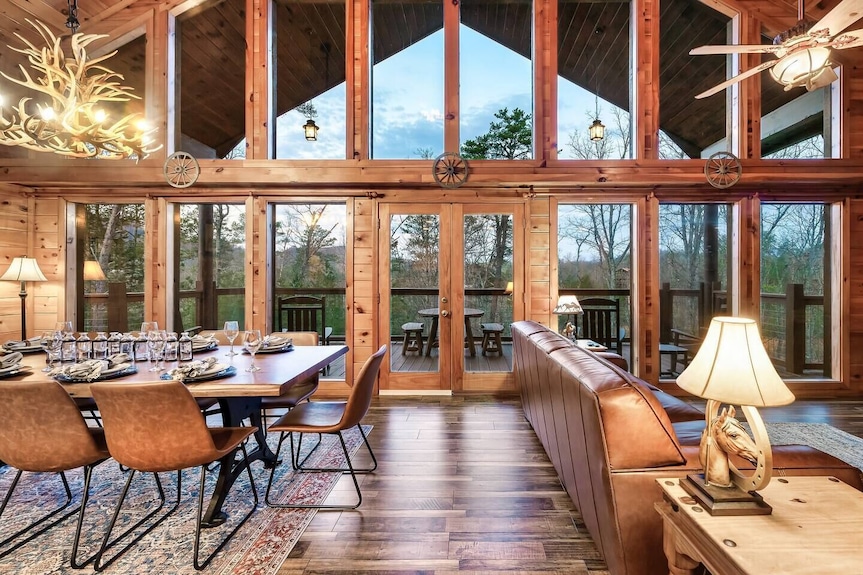 Luxury 5br Sleeps 18! - Pigeon Forge, TN