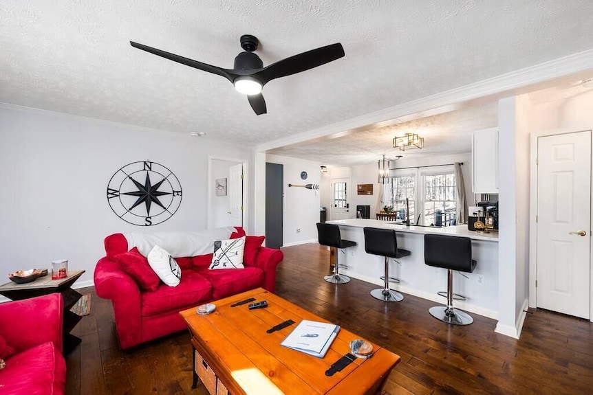 Waterfront: Caiman Cove - Hyco Lake, NC