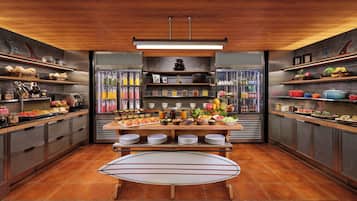 Café da manhã com buffet todos os dias (IDR 235950 por pessoa)