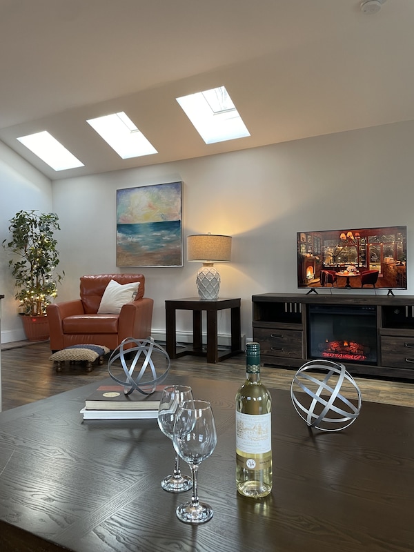 Bucolic Carriage House In Beautiful Lyme Ct - Essex, CT