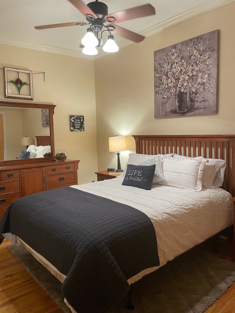 Asheville Gem In The ❤️Of Downtown! Easy Walk To Many Venues! Come Stay! - Asheville, NC