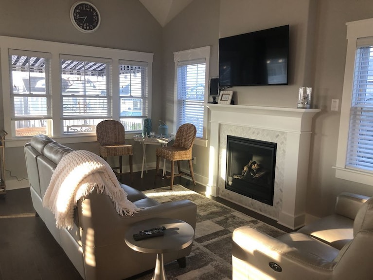 Linens Included For Jan, Feb, March, April, Nov Dec New Bookings-\n8 Br 4 Bath - New Jersey