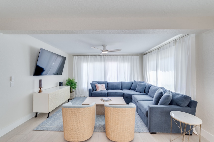 New Remodel Steps From Private Beach Access! 4 Br Family Friendly Clean - Fort Myers Beach, FL