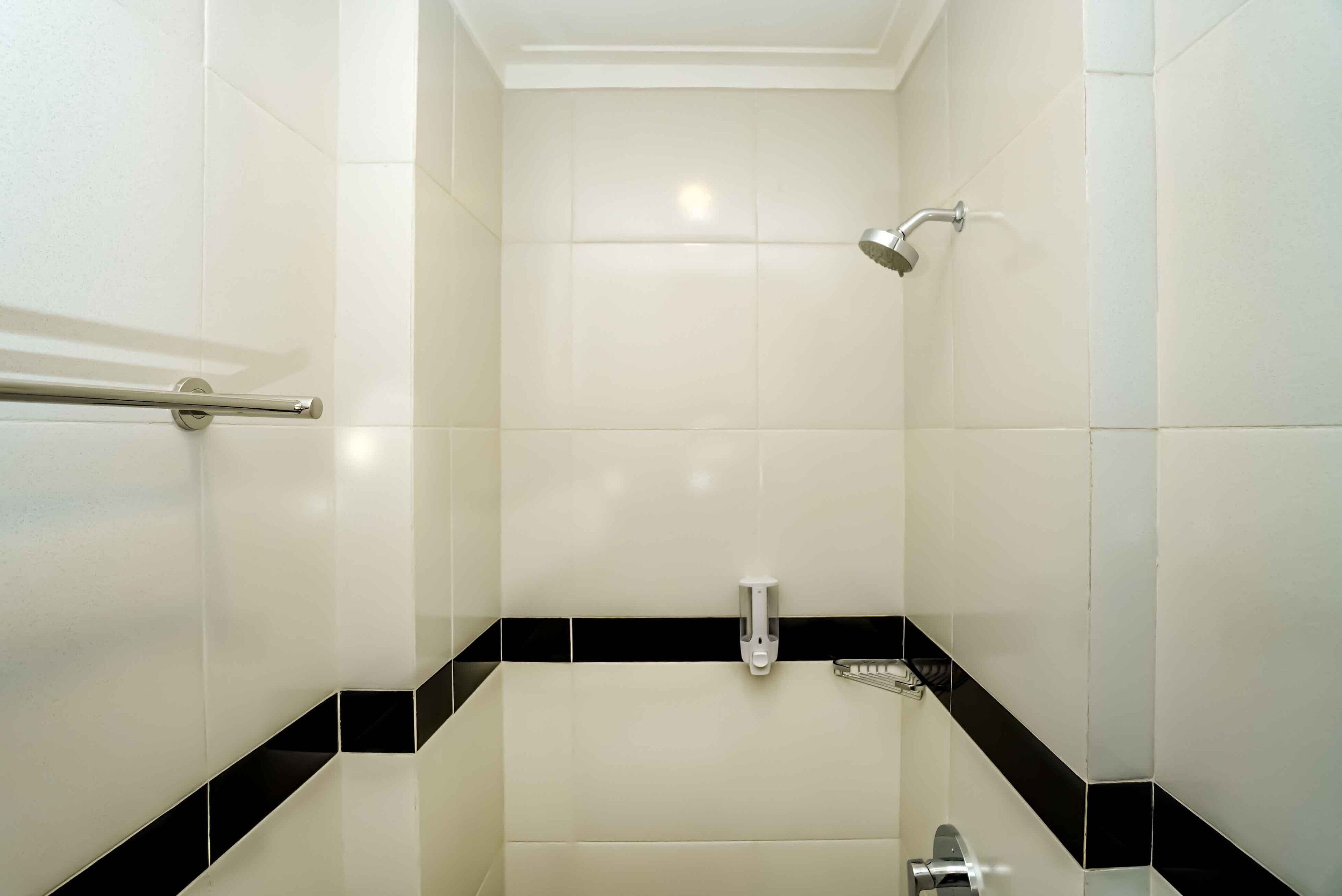 Quarto Superior | Casa de banho | Um polibã, artigos de higiene pessoal grátis, chinelos 