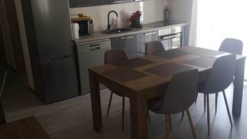 Apartamento (One Bedroom Apartment) | Sala de jantar