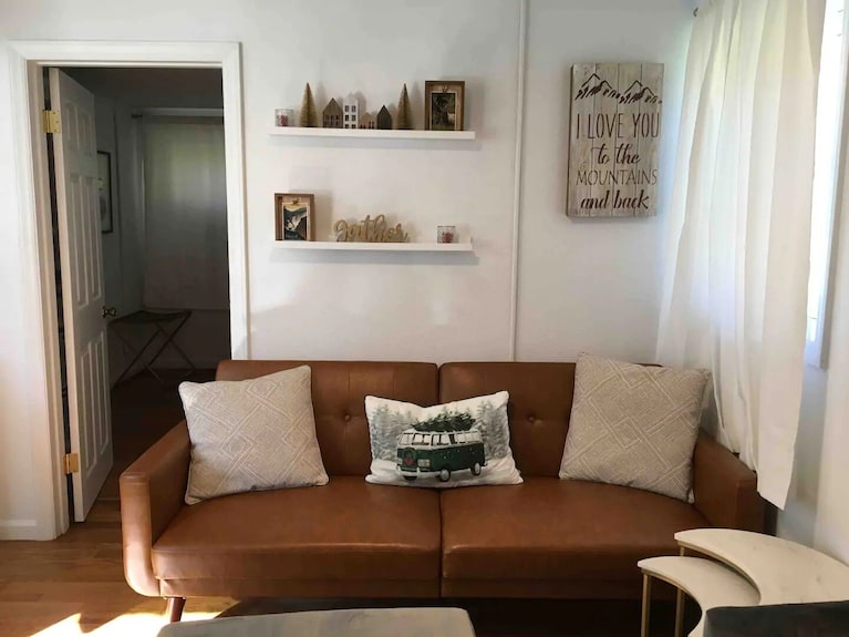 Cute Guest Cottage Convenient Location - Maggie Valley