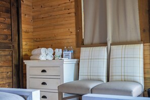 Quarto Quádruplo | Ferro/tábua de engomar, Wi-fi grátis, roupa de cama fornecida 